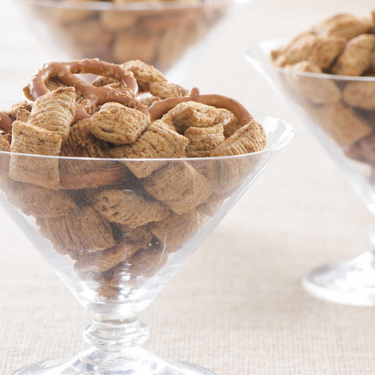 Zesty Garlic Crunch Snack Mix | FLVR